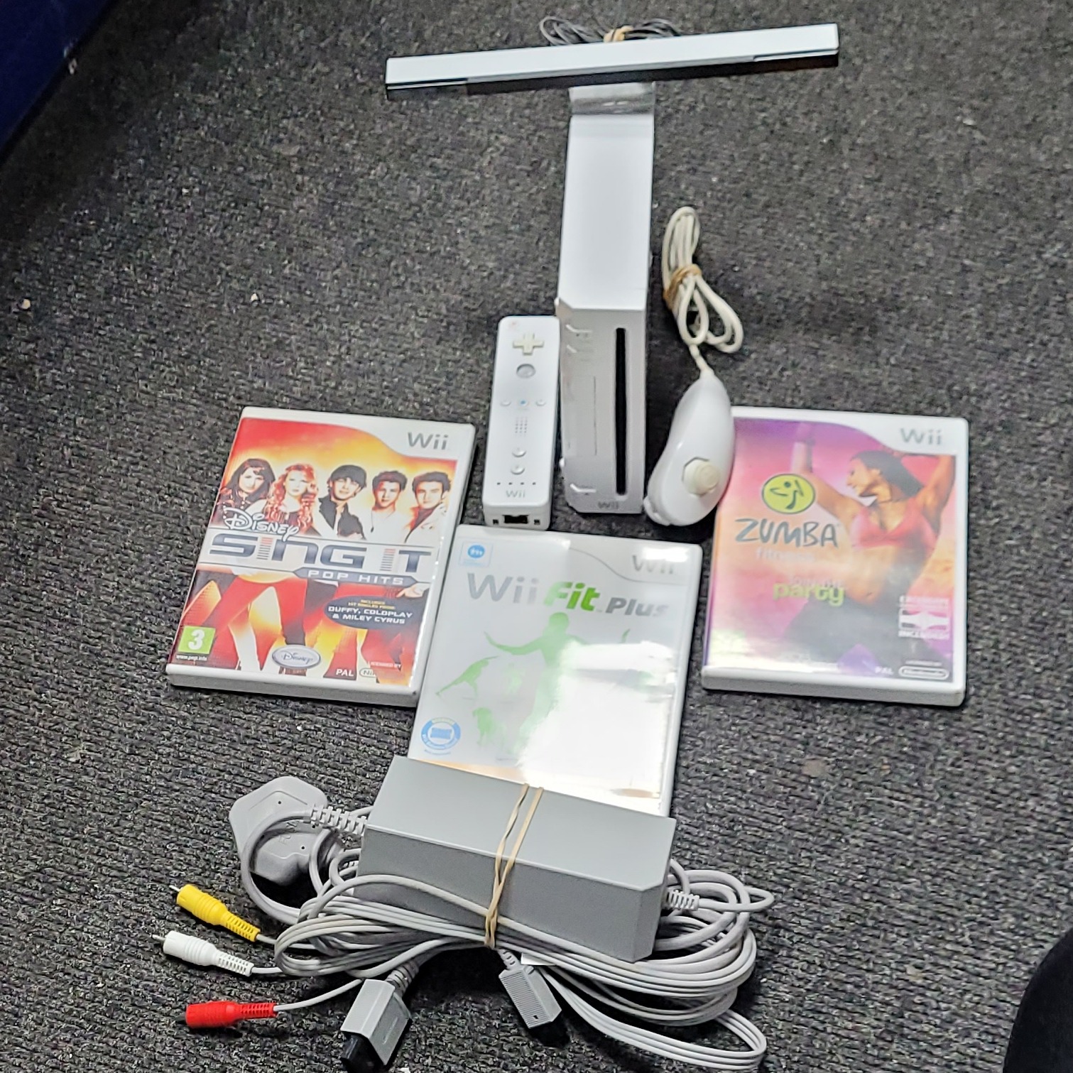 Pre-owned Nintendo Nintendo Wii 1 controller nunchuck - Own4Less